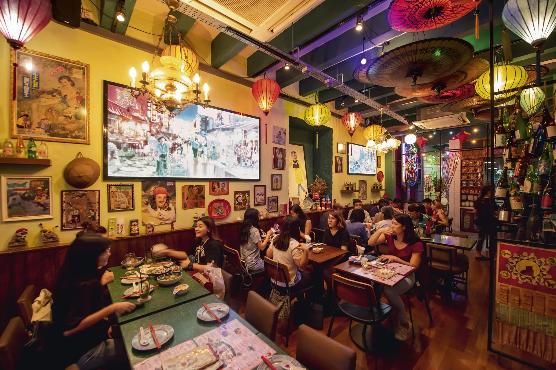 Dining Patrons Lanterns Pictures Lively, Xiao Ya Tou | Singapore ...