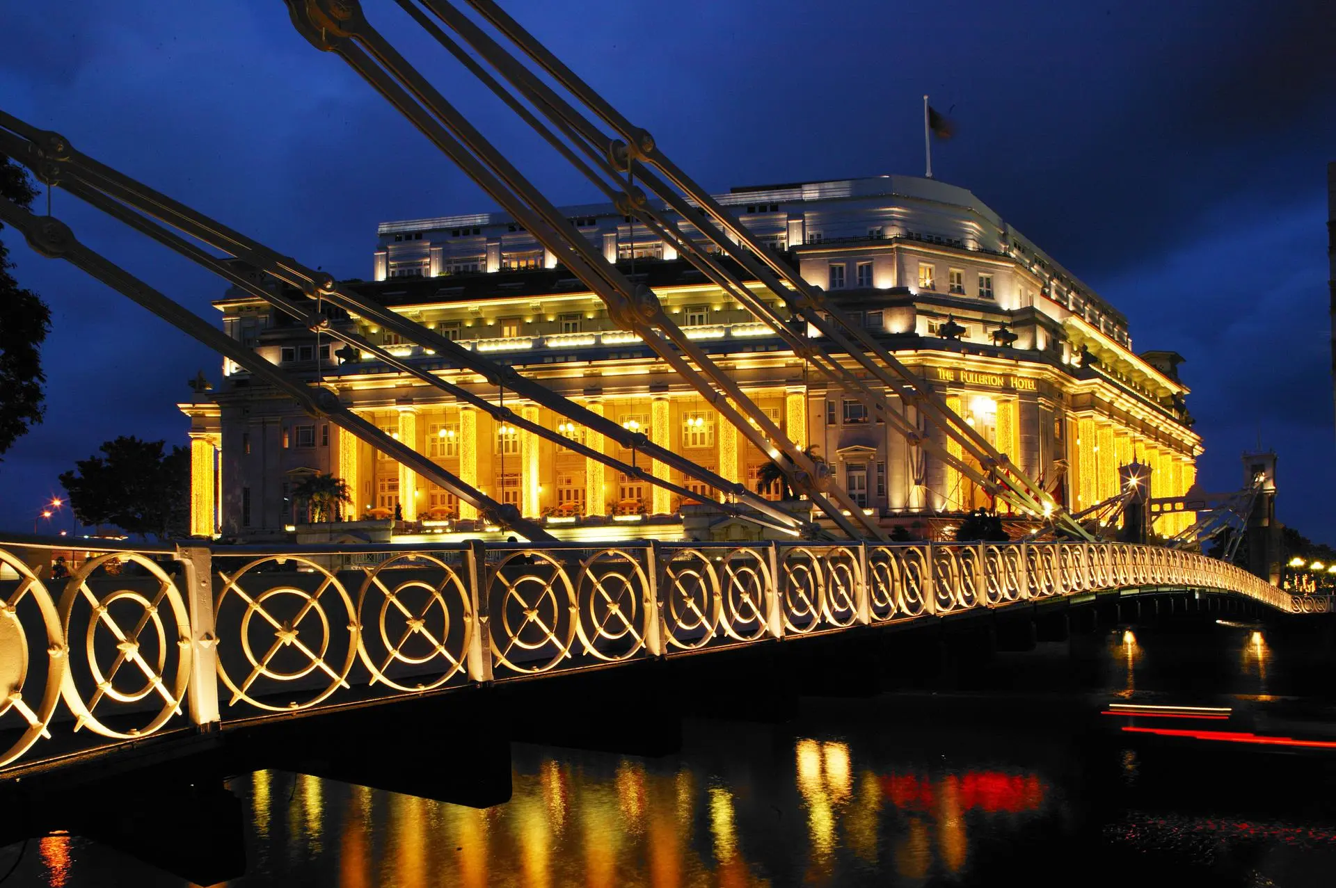 Night Bridge Hotel Lights Reflection, The Fullerton Hotel Singapore ...