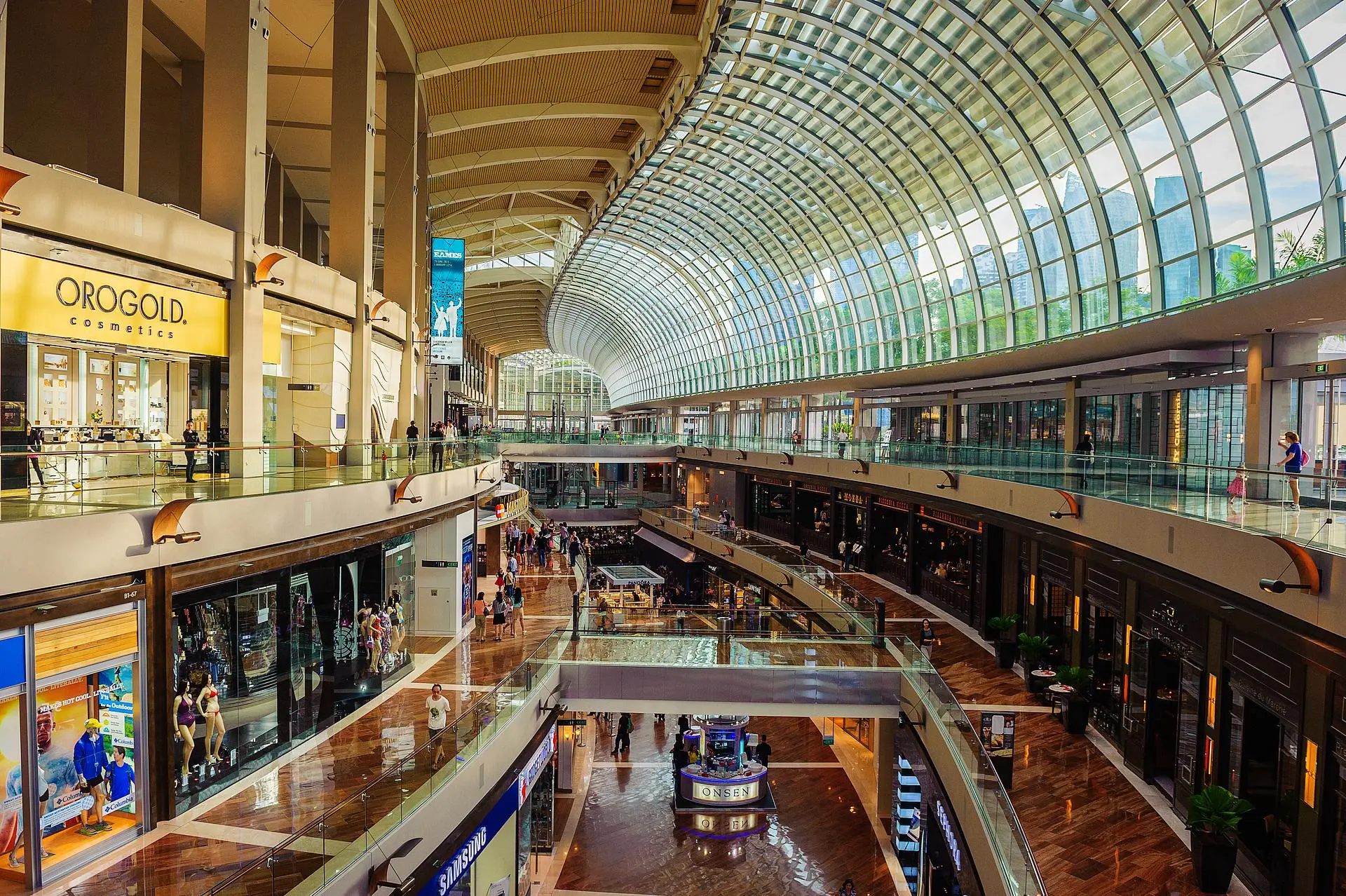 Multi Level Shopping Mall Interior, The Shoppes at Marina Bay Sands ...