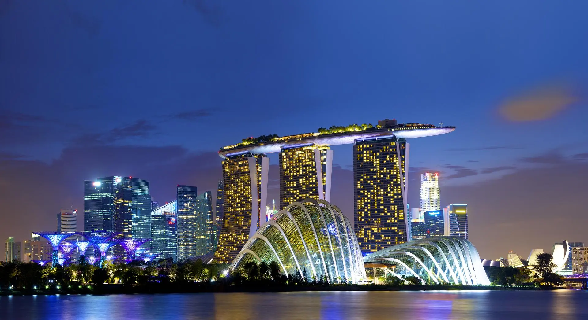 Illuminated City Night Waterscape Towers, Marina Bay | Singapore ...