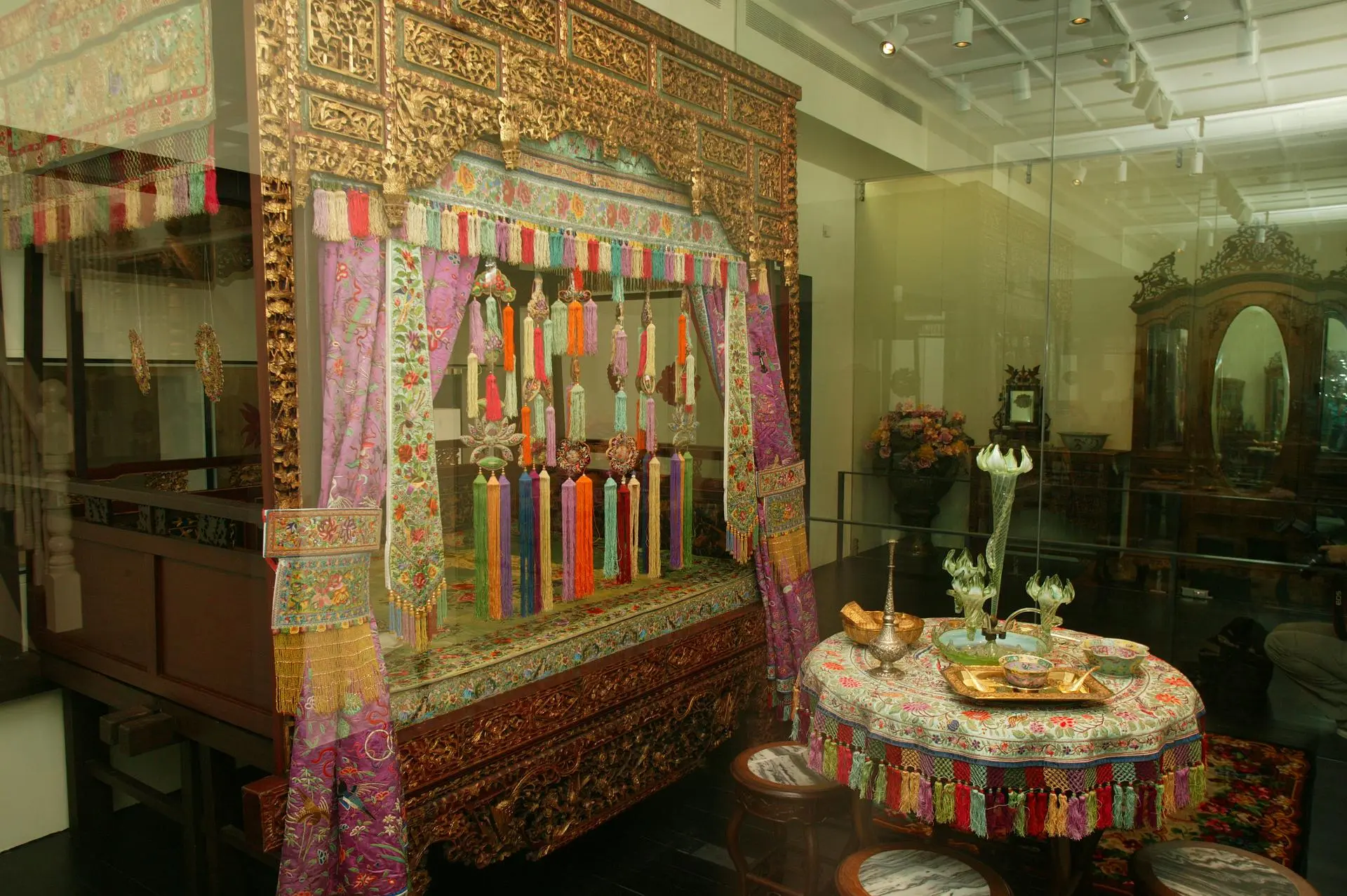 Ornate Carved Bed Colourful Textiles, Peranakan Museum | Singapore ...