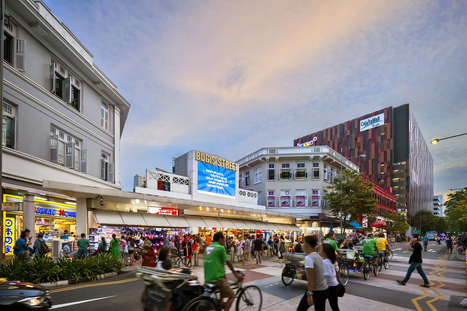 Buildings Line Street Activity Pavement, Bugis Street | Singapore ...